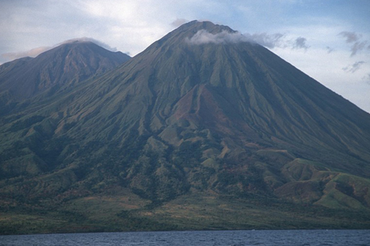 Three Indonesian Volcanoes Rumbling: Raung, Sangeang Api and Rokatenda ...