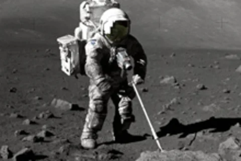 Physicist Learns Why Moon Dust Is So Dangerous: Static Cling | Discover ...