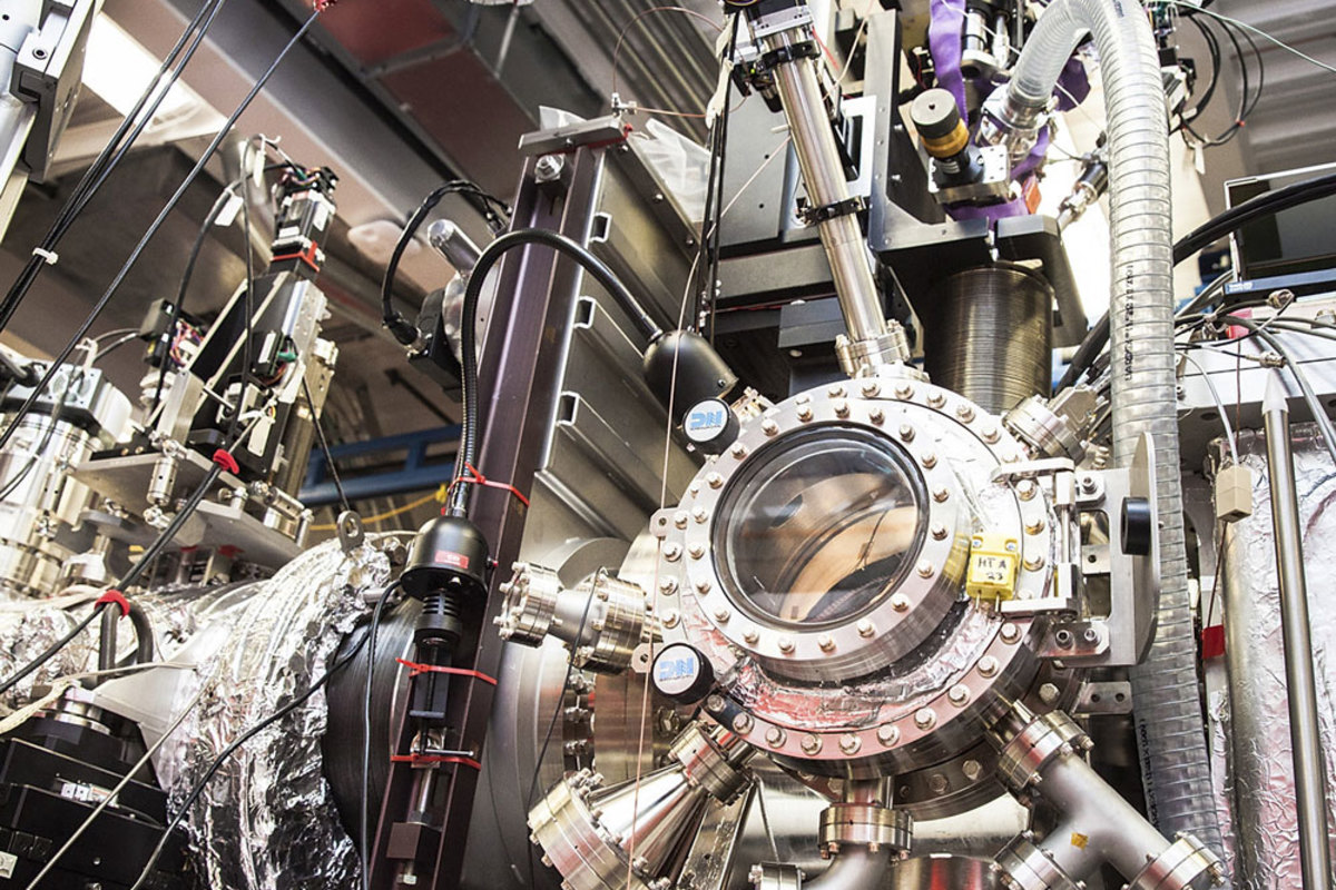Giant X-Ray Laser Machine Makes Movies of the Atomic | Discover Magazine