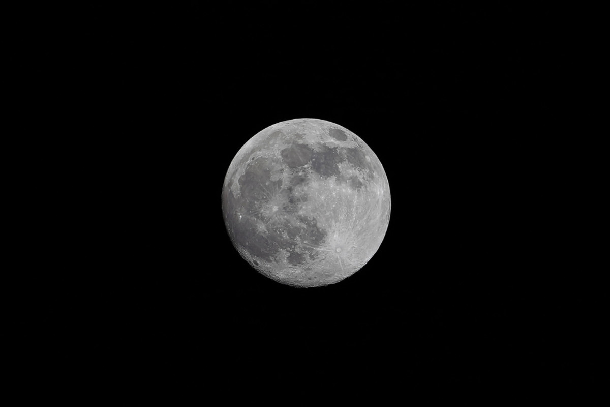 The Water on the Moon May Trace Back to Early Earth — and Comets ...
