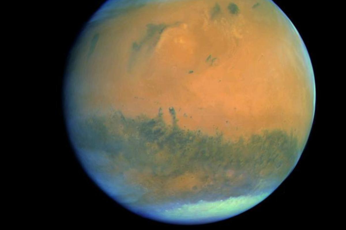 Why Is Mars Red? There's a New Story Behind the Red Planet's Coloring ...
