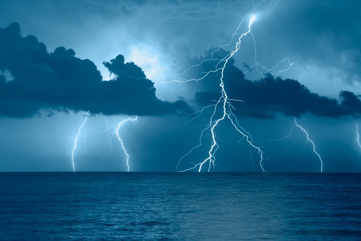 Tiny Bolts of Lightning Produced by Water Droplets May Have Sparked ...