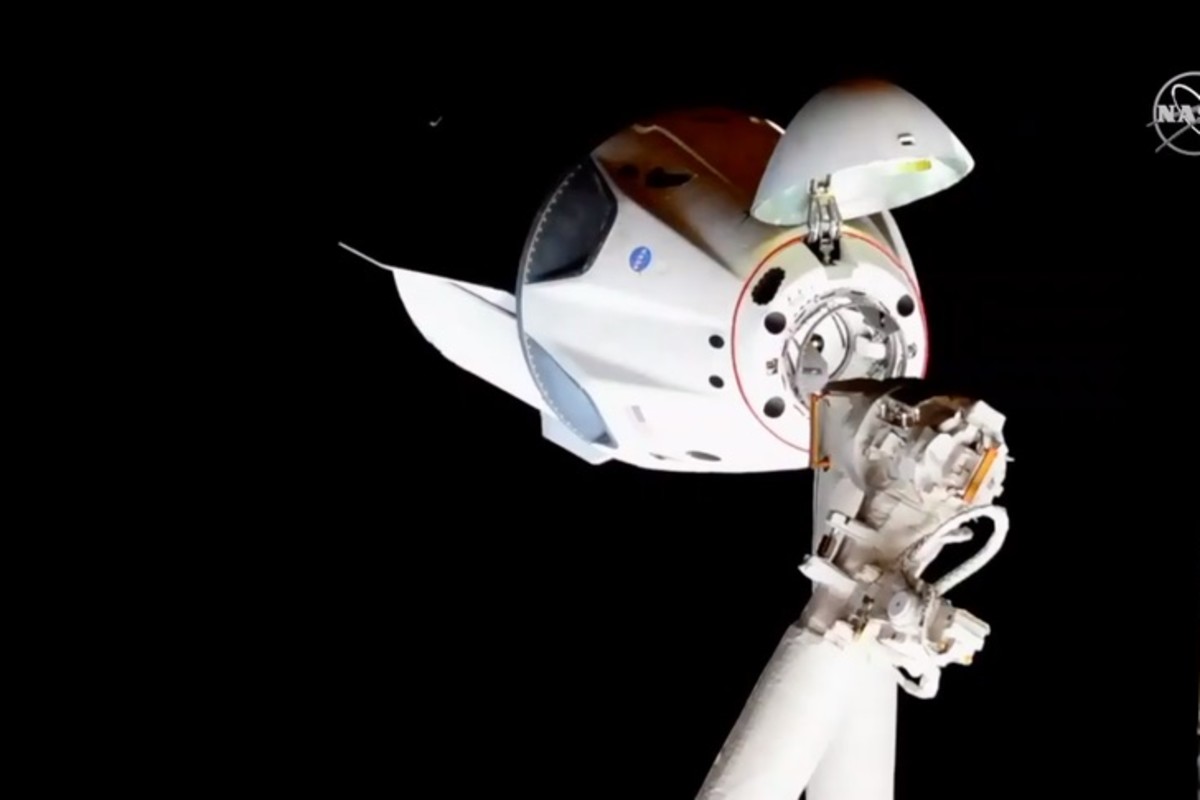 SpaceX's Crew Dragon Successfully Docked with the ISS, Will Return to ...