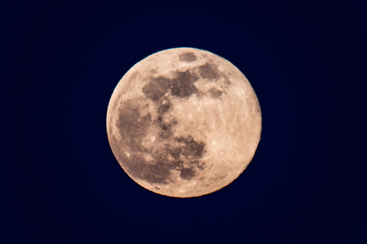 The Upcoming Pink Moon Will Rise as a Micromoon — Here's What To Know ...