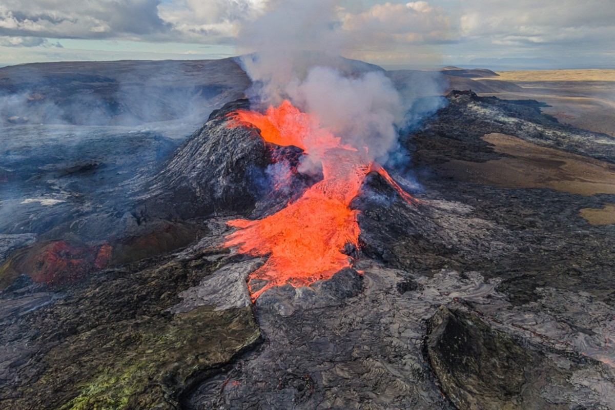 Volcanic Eruption Warnings Are Now Possible With Fiber-Optic Cables ...