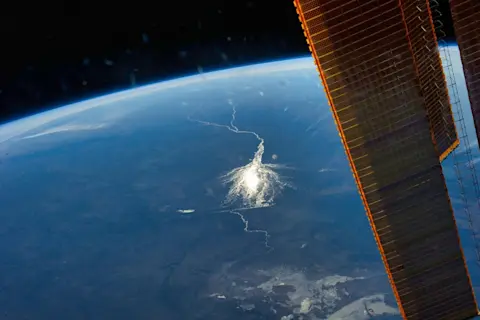 Massive Eruption From Hunga Tonga-Hunga Ha‘apai Volcano Also Impacted ...