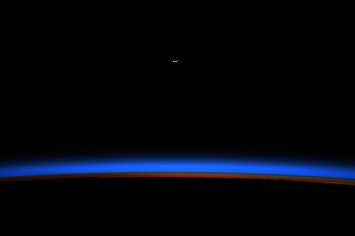 Moonrise at Sunrise from the International Space Station | Discover ...