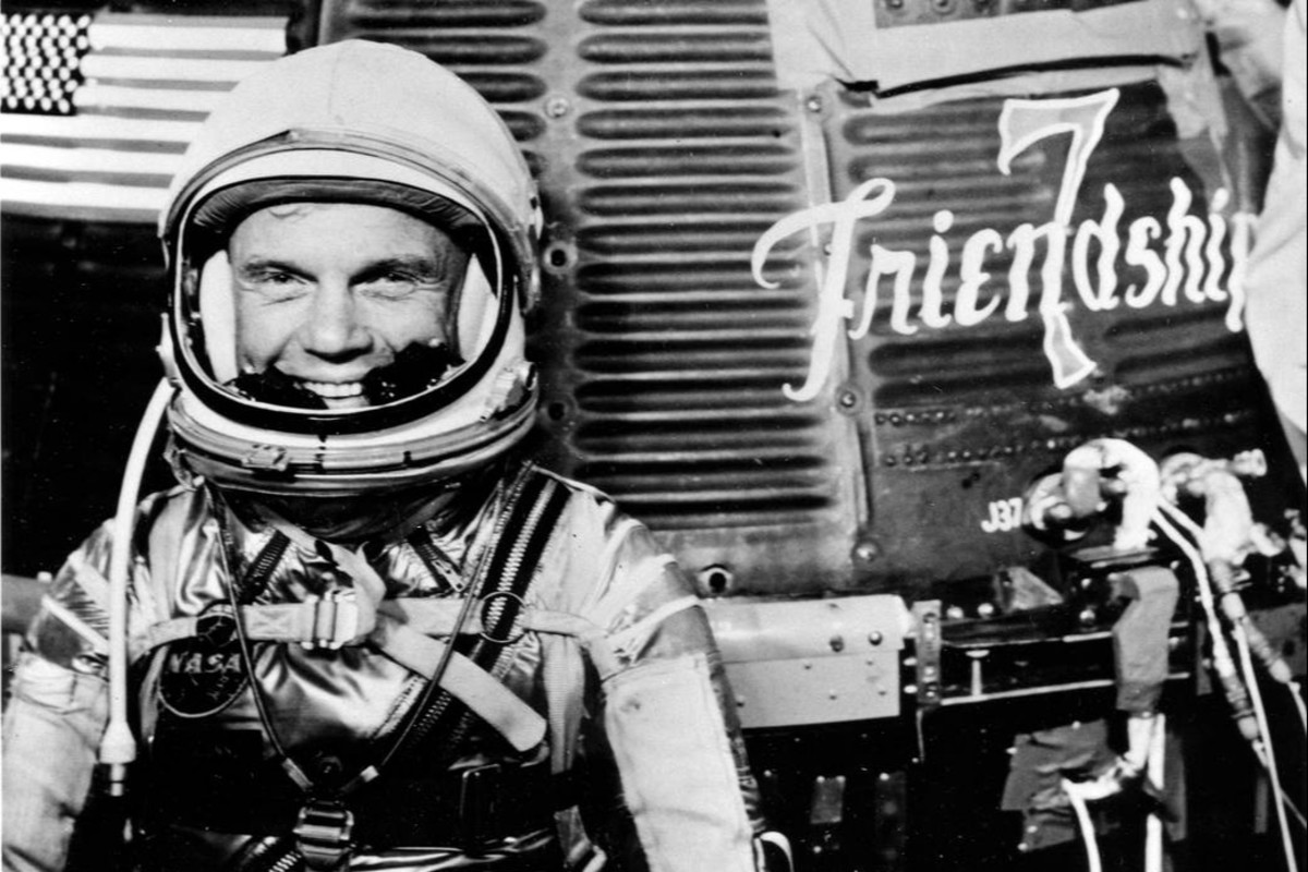 First Food in Space: Toothpaste Tubes of Applesauce and Beef | Discover ...