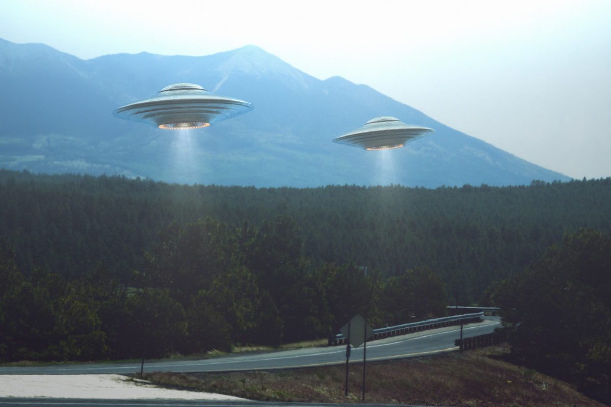 How Did Our Fascination With Alien Abductions and Flying Saucers ...