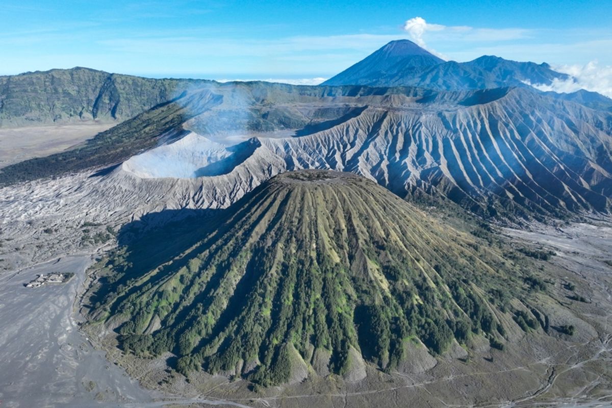 Some Volcanoes Don't Explode When Erupting — A Hidden Force Helps ...