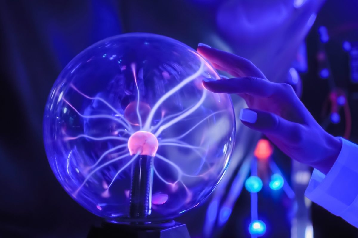Static Electricity Shapes Everyday Life — but Its Origin Remains ...