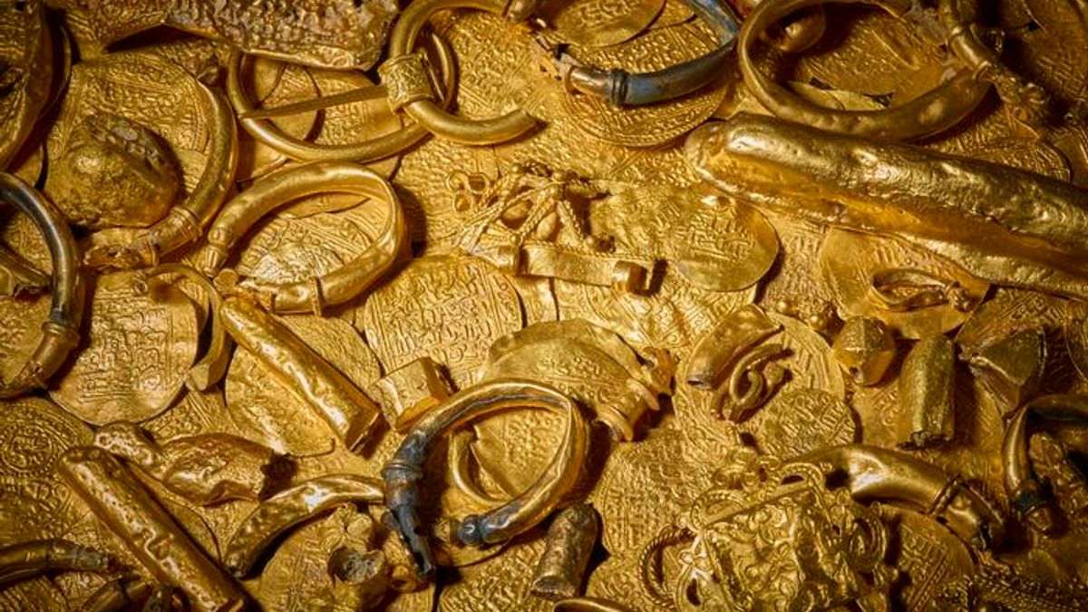 400 Gold Coins Recovered From 17th-Century Shipwreck Shed Light on ...