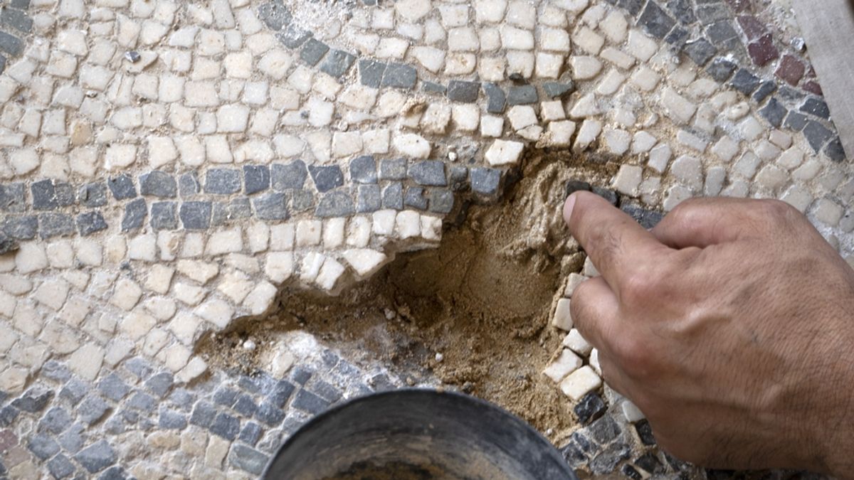 Illegal Excavation Near Rome Uncovers Villa Linked to the Antonine Age ...